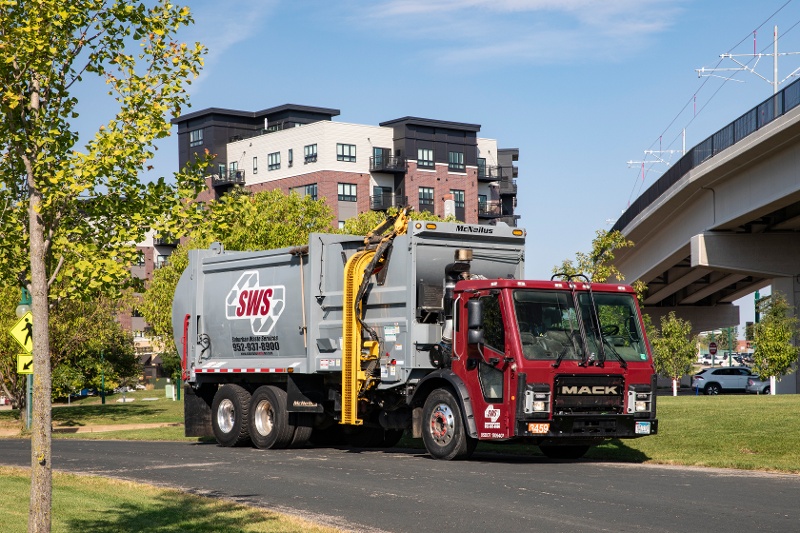 McNeilus Zero Radius Side Loader